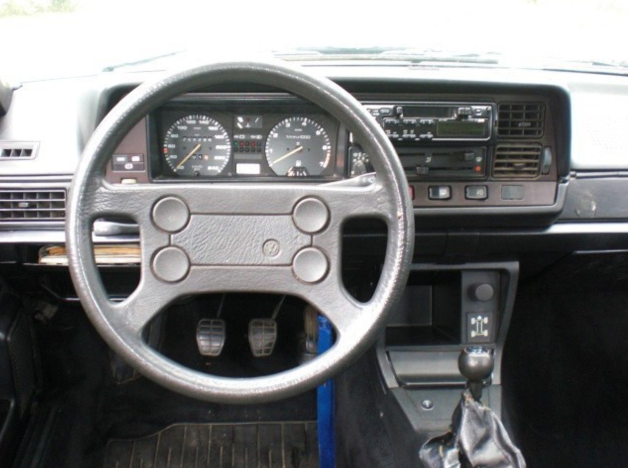 Volkswagen Passat Variant (B2) 1.8 Syncro (90 Hp)